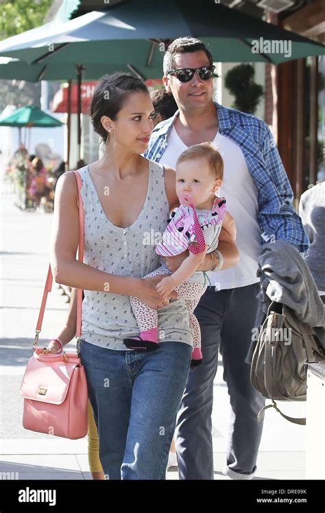 Jessica Alba Husband Cash Warren And Their Daughters Haven And Honor