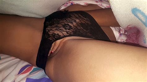 섹시한 흑인 란제리를 입고 혼자 자위하는 Susy xHamster