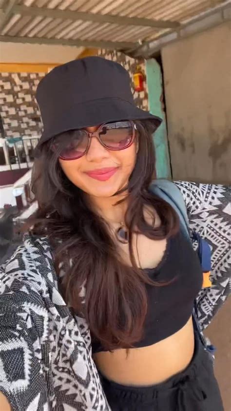 Devika 🤤 R Mallubabes