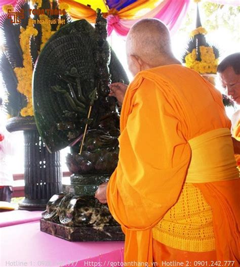 Bước Khai Quang điểm Nhãn Cho Tượng Phật Năm