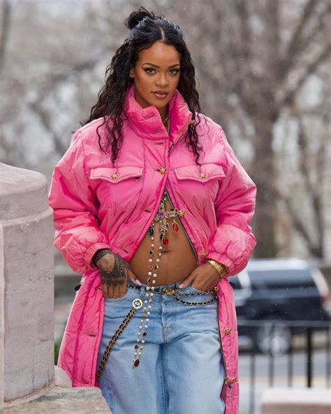 Rihanna Announced Her Pregnancy And Flaunts Her Baby Bump Photos The Fappening