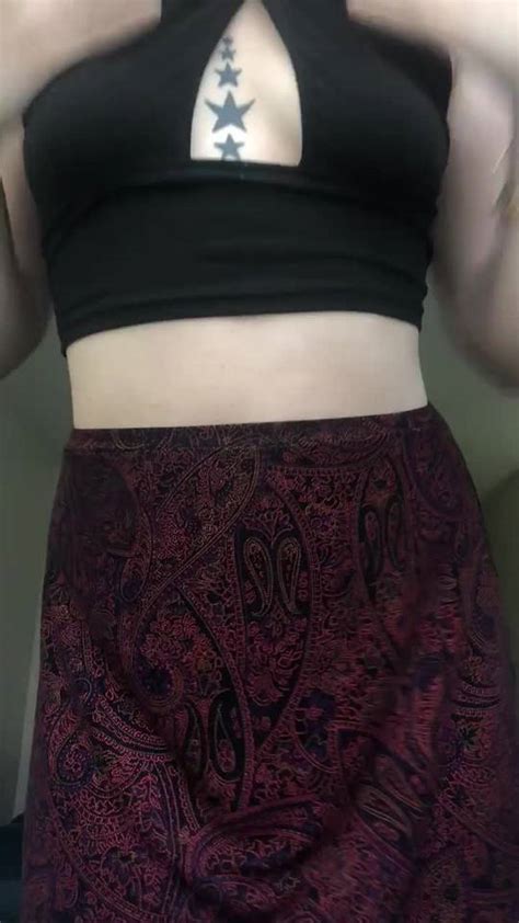 Im Not Wearing Panties Under My Skirt Wanna See Scrolller