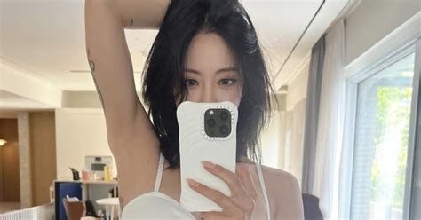 10살 연하♥ 한예슬 가슴골 타투 공개…섹시미 폭발