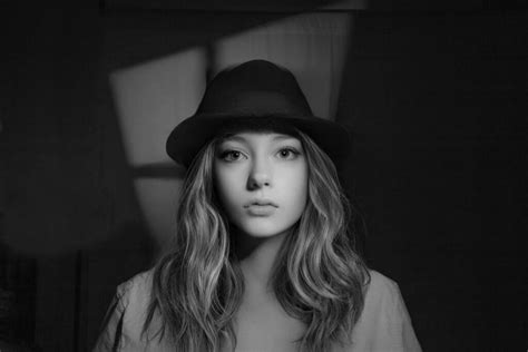 loop lighting in portrait photography helpful guide photography skool