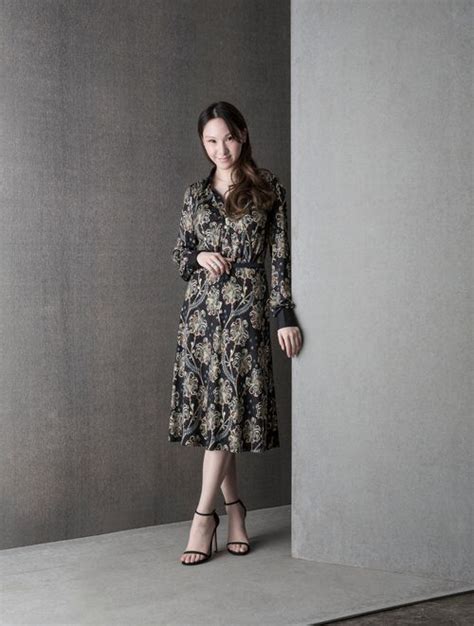 Stephanie Shek Prestige Online Hongkong