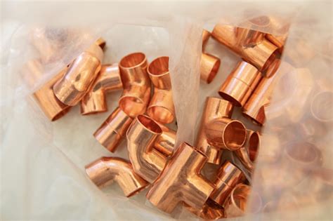 국내 용수 공급 및 중앙 난방용 구리 피팅 굴곡 및 커플링 배관 가정 생활에 대한 스톡 사진 및 기타 이미지 가정 생활 구리 구부리기 Istock