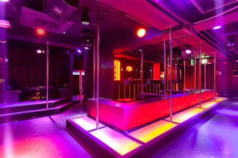 화려한 조명으로 연출한 85평 클럽 인테리어