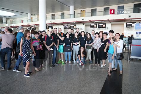 საქართველოს პირველი არხის პროექტ „წიგნების თაროს“ 10 მონაწილე კემბრიჯში გაემგზავრა [ფოტო] 1tv