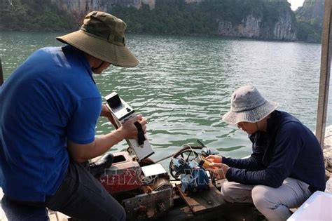 Scientists Conduct Seawater Monitoring In Vietnam Using Ai