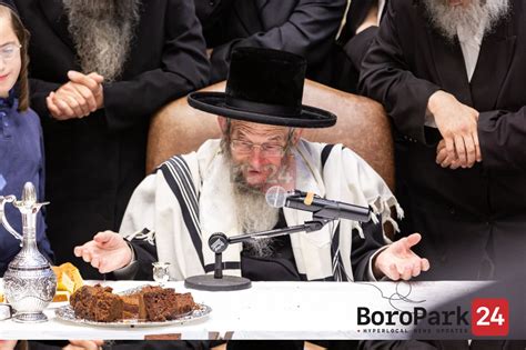 Photo Gallery Slonim Rebbe Davening Shachris In His Shul In Boro Park Boro Park 24