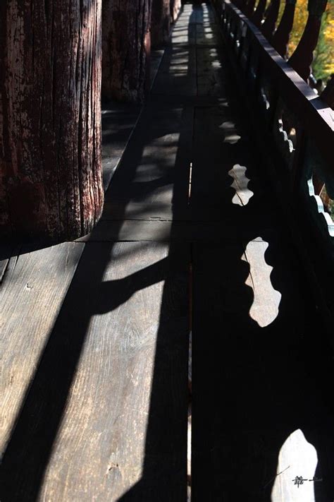 바람이 드나들며 강내음 전해주던 풍혈은 지금 그림을 그리며 빛의 이야기를 전해 줍니다