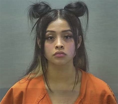 Pin By 「 Theodosia 」 On Guardado Rápido Mug Shots Pretty People