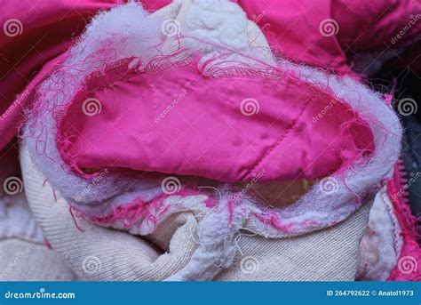 Agujeros Blancos Sobre La Tela Roja De La Ropa Foto De Archivo Imagen De Defecto Ropas