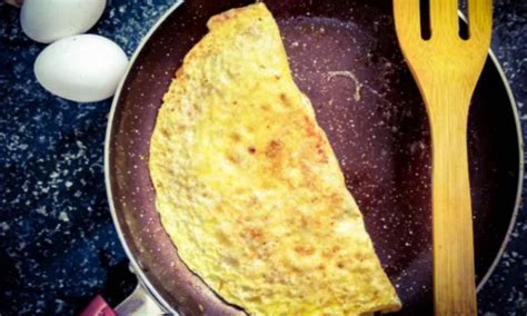 Хто жодного разу в житті не пробував приготувати омлет Напевно такої людини не знайдеться