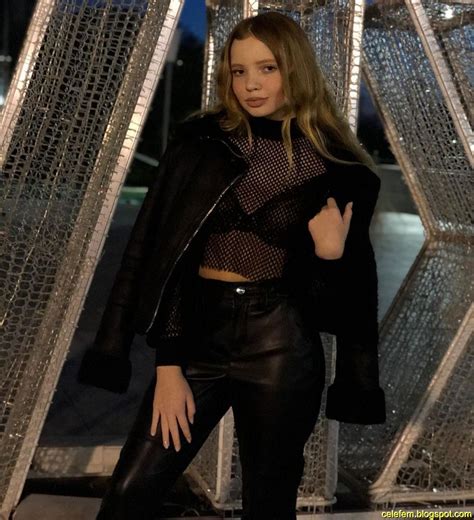 Celebridades Femeninas Oficial Sofia Parkhomenko Y No Podía Faltar