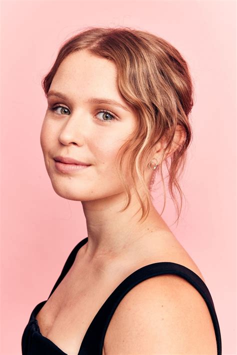 Eliza Scanlen Style Clothes Outfits And Fashion • Celebmafia