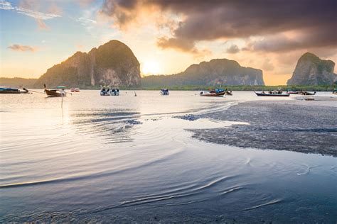 남쪽 태국 뜨 랑에서에서 긴 꼬리 보트 열 대 바다에서 아름 다운 석양 0명에 대한 스톡 사진 및 기타 이미지 0명 경관 계절 Istock