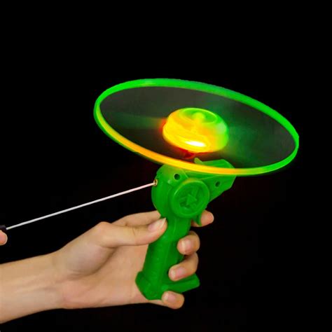 재미있는 플라잉 스피닝 발광 장난감 Led 라이트 핸들 플래시 플라이 야외 게임 어린이 휴가 선물 티몬
