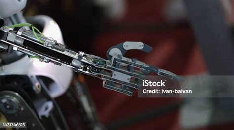 Tangan Robot Menunjuk Dengan Jari Telunjuk Dan Gerakan Menyentuh Foto Stok Unduh Gambar