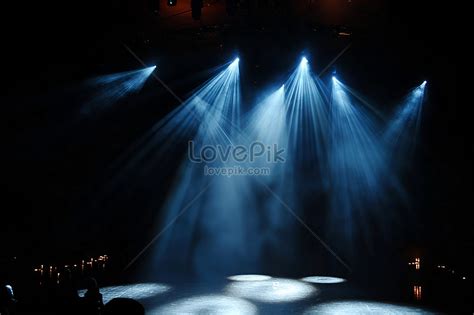 무대에서 빛나는 스포트라이트 배경 사진 및 창의적인 일러스트 무료 다운로드 Lovepik