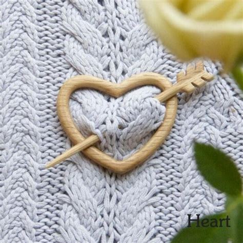 ⛄ ️handmade Wooden Brooch Pin🌲hand Made In Oak Lionclay