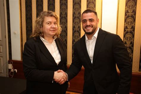 Киселова на церемонията по връчване на наградата „Мъж на годината“