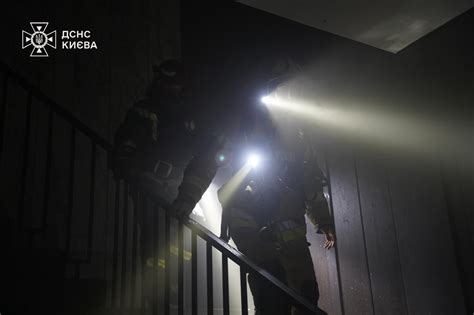 Надзвичайники показали наслідки ворожої атаки дронами на столицю Цензор НЕТ