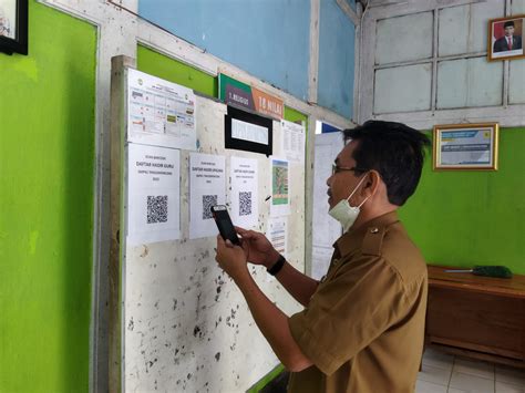 Penggunaan Qr Code Absensi Guru Dan Staf Toko Alat Kasir Barcode Scanner Dan Printer Id Card