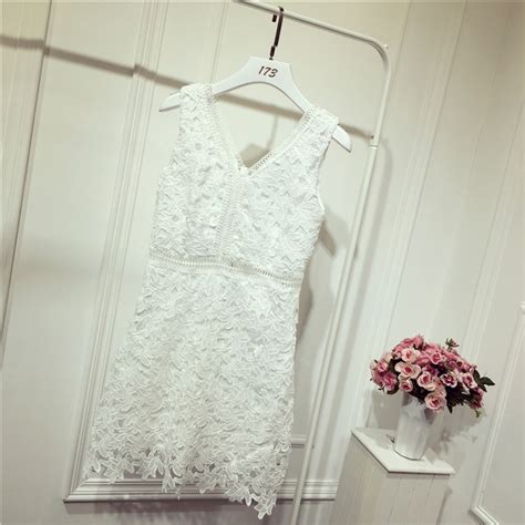 Badu Bg Дамски дантелени летни къси рокли със следните цветове бели зелени черни жълти с V