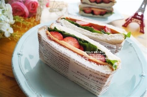 딸기크림 치즈 샌드위치