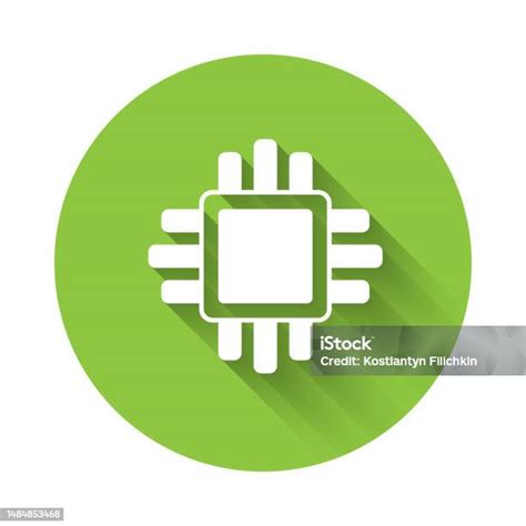 긴 그림자로 분리된 미세 회로 Cpu 아이콘이 있는 흰색 컴퓨터 프로세서 회로 기판이 있는 칩 또는 Cpu 마이크로 프로세서 녹색 원 버튼 벡터 0명에 대한 스톡 벡터 아트