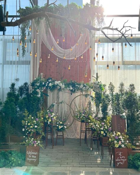 꽃모닝~🌸 오늘은 그리너리카페에서 웨딩이 있어요~💚 생기있는 그린과 분위기있는 컬러의 소재로 숲속의 느낌을 담았답니다~🌿 하우스웨딩 플라워데코는 언제나 채희수플라워와