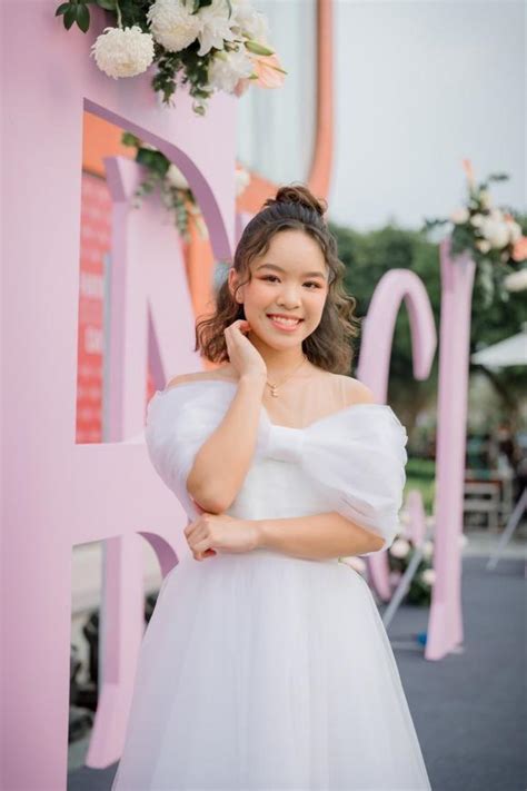 Ngo I Con G I Xinh P V I Ch Ng Vi T Nam Danh H I Vi T H Ng C N C Con Trai Lai C