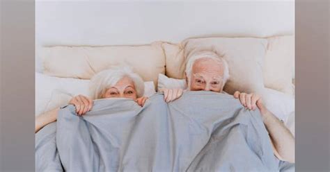 中学教師が「セックス」指導 “コンドームの付け方実践”や“出産シーン鑑賞”に挑戦 「先生セックス何回したことある」なんて質問も Fnnプライムオンライン