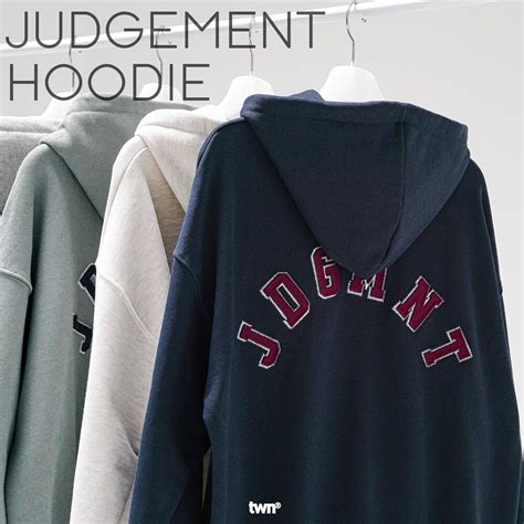 페플 오버사이즈 실루엣과 탄탄한 쭈리 원단 입체감이 느껴지는 아치형태 그래픽이 찰떡인 후드티로