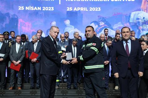 ერდოღანმა თურქეთში სამაშველო ოპერაციაში მონაწილე ქართველი მაშველები დააჯილდოვა