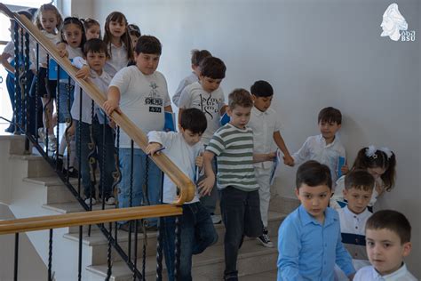 ბათუმის 📚👧👦 ბათუმის შოთა რუსთაველის სახელმწიფო უნივერსიტეტმა N15 საჯარო სკოლის პირველი კლასის