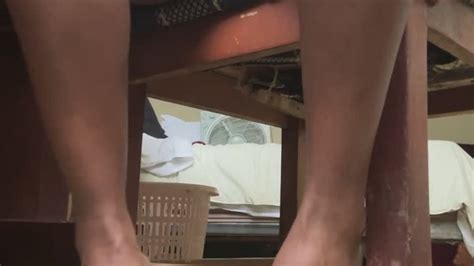 Joi Sexy Pieds En Ballerines Noires Et Orteils Bleus Avec Finition Au