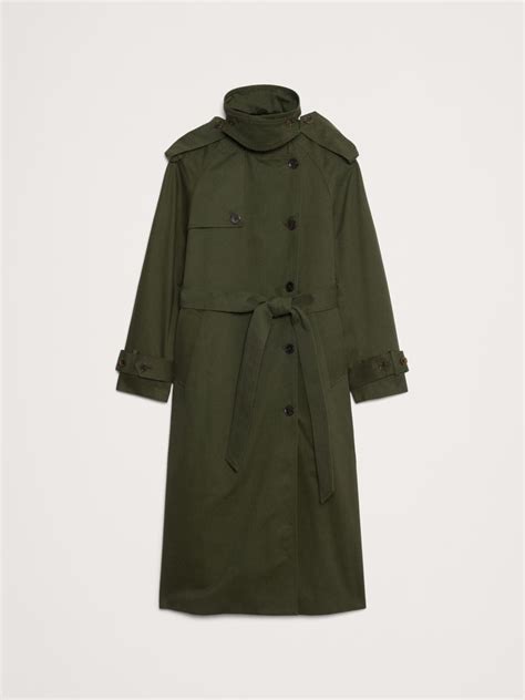 The 2026 Way To Wear A Trench Coat Tied And Buttoned Like This