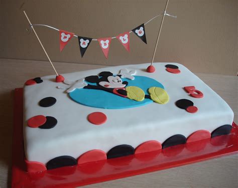 A Punto De Cookie Pastel Mickey Mouse