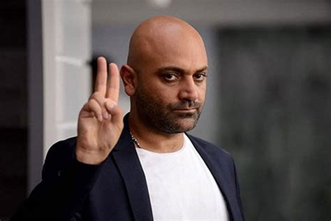 ببینید لباس عجیب مهدی کوشکی و همسرش محیا مهدی‌زاده در مراسم اکران یک