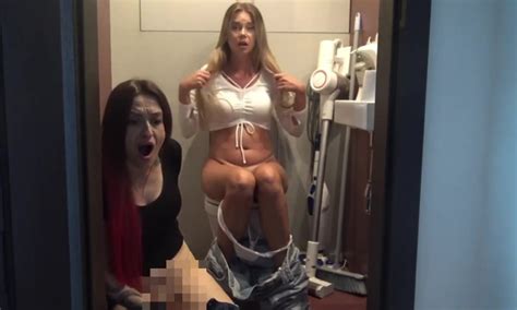 2 Girls Toilet Farts