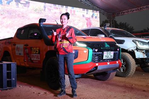 Câu chuyện của nữ sinh trường y trót mê đua ô tô địa hình Báo VietnamNet