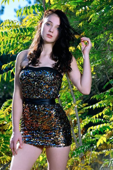 Polly Pure в лесу