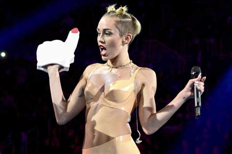 Miley Cyrus Apologizes For Racially Insensitive Comments About Hip Hop