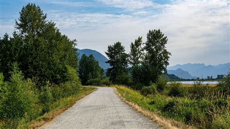 25 Hidden Hiking Trails In Canada Only Locals Know About Trendonomist