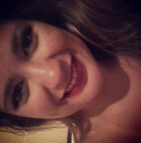 E Mesmo Com Lágrimas Nos Olhos Ela Sorri E Assim Tumbex