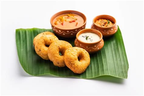 Premium Photo Sambar Vada Or Medu Vadai With Sambhar And Chutney