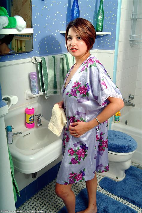 Amateur Redhead Daphne Displaying Big Wet Breasts In Bathtub Porn Pictures XXX Photos Sex