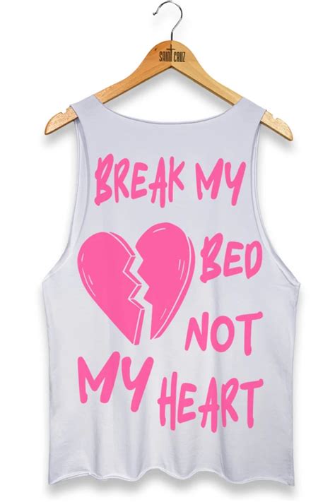 Regata Branca Break My Bed Rosa Fluor Saint Cruz